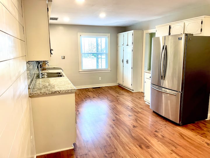 Delightful Downtown Destination - Bowling Green, KY