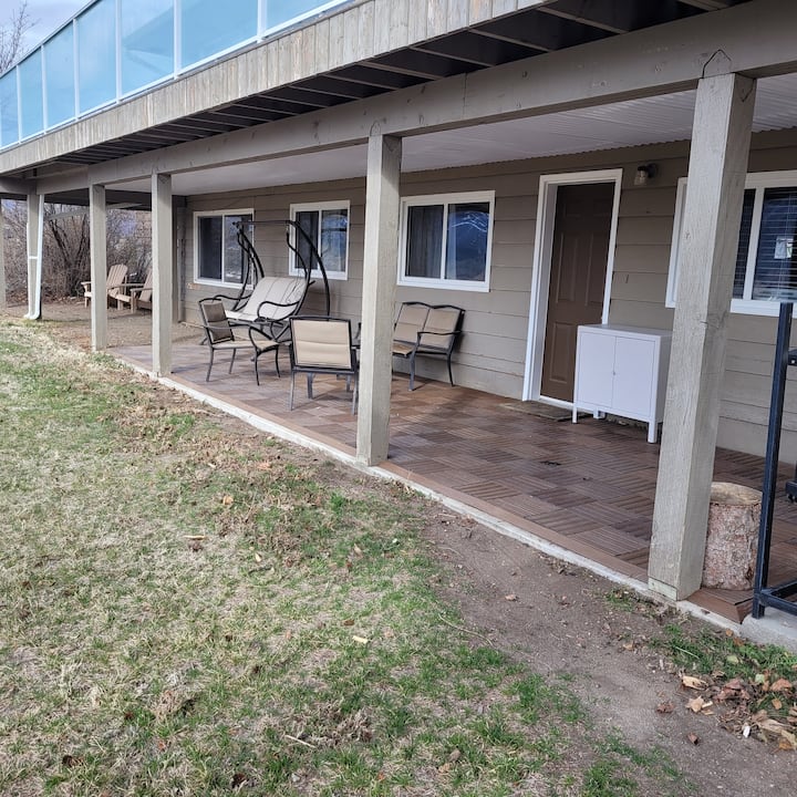 Walkout Vineyard View Suite - Keremeos