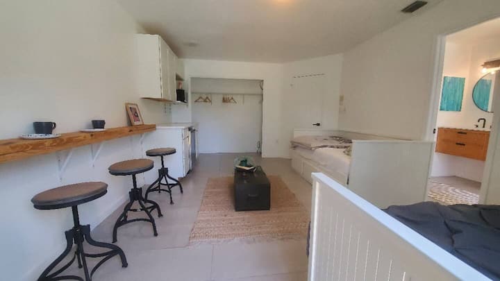 Pool +Bedroom Studio Room On Our 1.3 Acre Property - Cocoa, FL