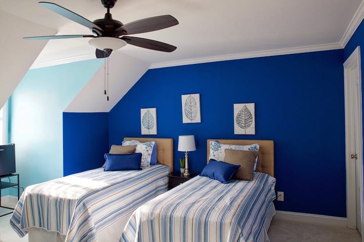 Twin Beds In Private Residence, Upstairs - Fayetteville, NC