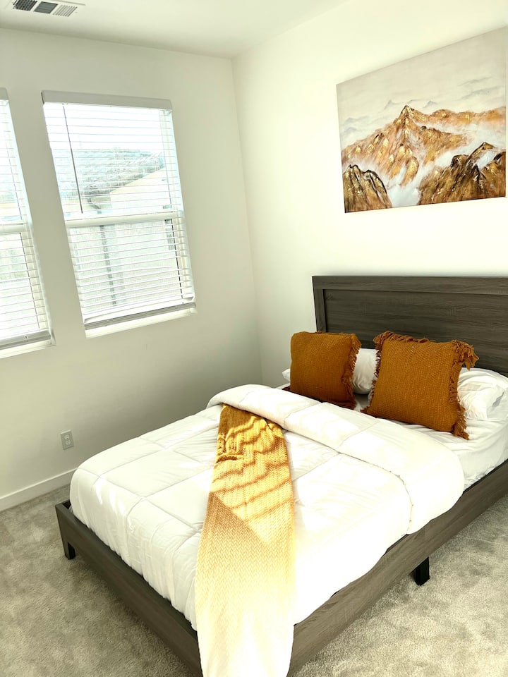 Yellow Canyon Private -Room With Private Bathroom - Anaheim, CA