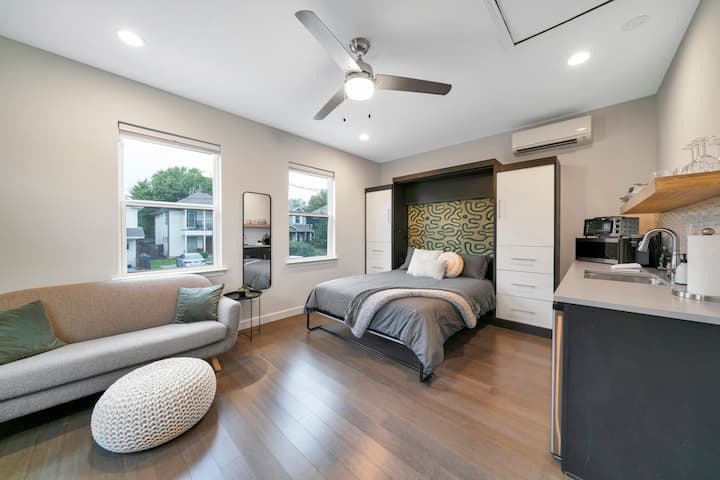 Elevated East Austin Studio - Allandale - Austin