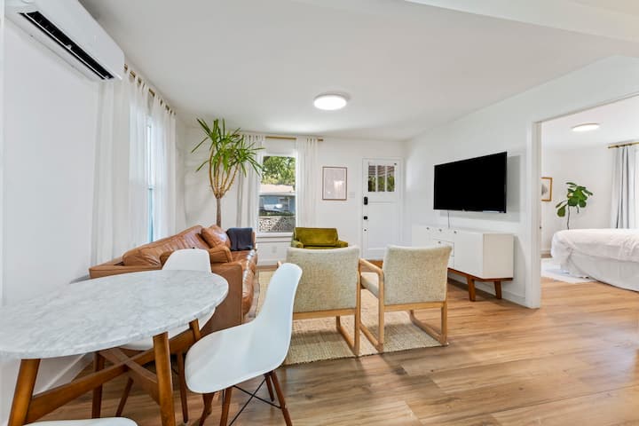 Light Bright Eastside Bungalow | 2 Workspaces - Austin, TX