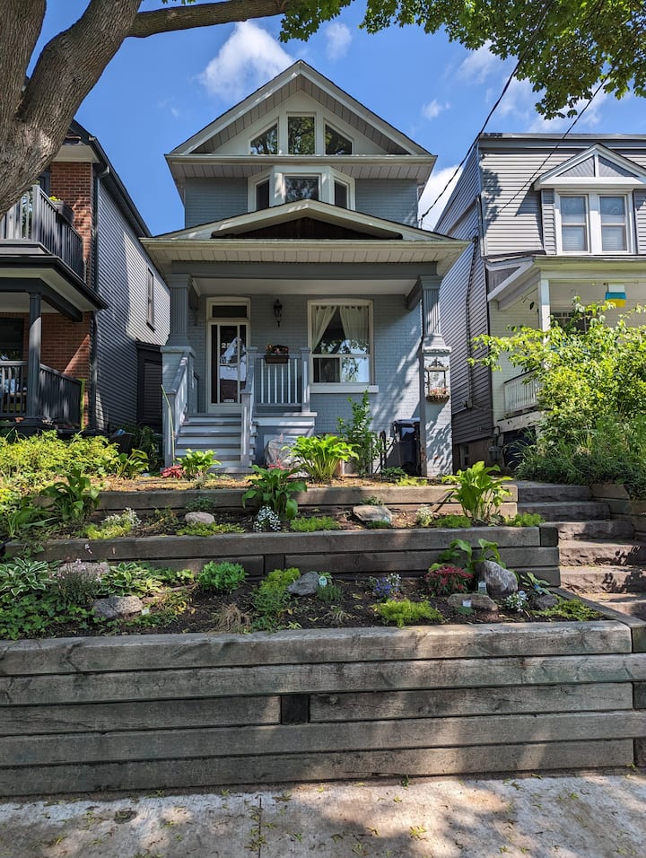 Riverdale Home.
20 % Discount For Monthly Stays - Toronto