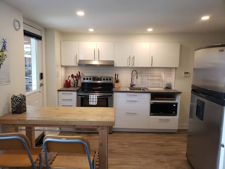 Garden City Suite: Perfect Location & Comfort - Victoria, Canada