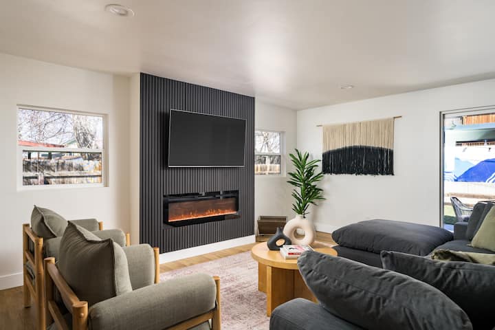 Spacious + Stylish Home W/hottub 12min To Downtown - Westminster, CO