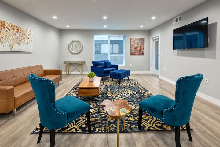 Hollywood 2br Oasis | Fast Wifi + Free Parking - Los Angeles, CA