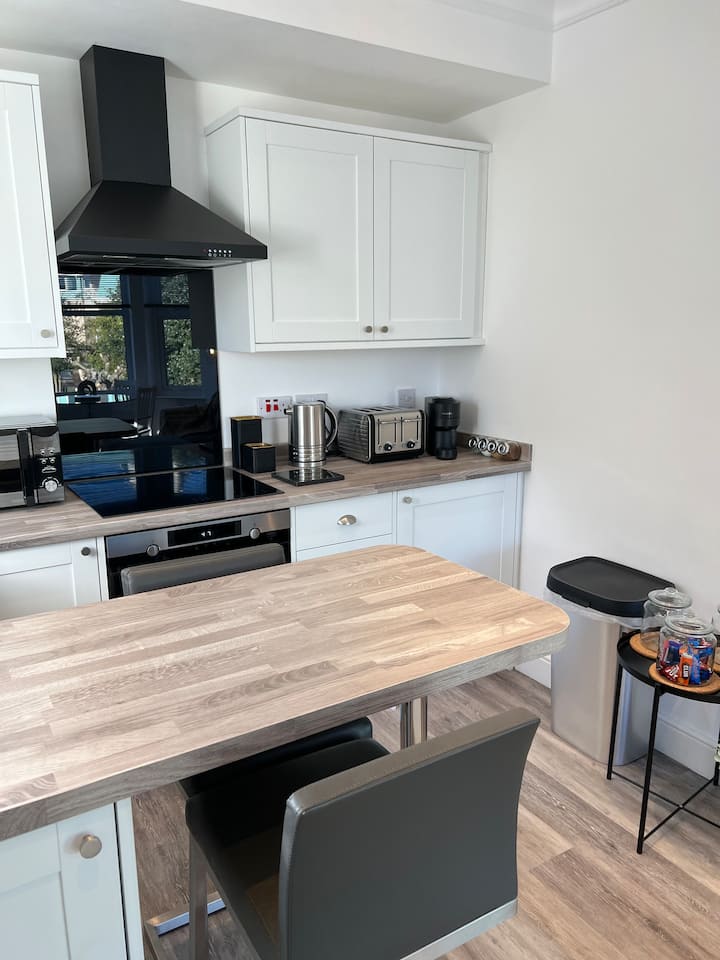 Bright & Welcoming 2 Bedroom Apartment W/ Parking - Nottingham