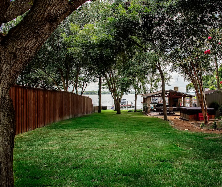 Water Front-game Room-zip Line-hot Tub & Pets! - Log Cabin, TX