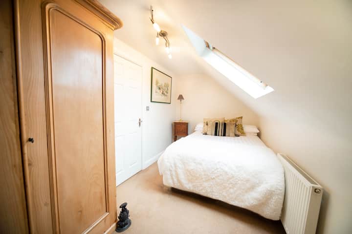 Private Double Bedroom, En-suite Plus Lounge Area. - Warrington