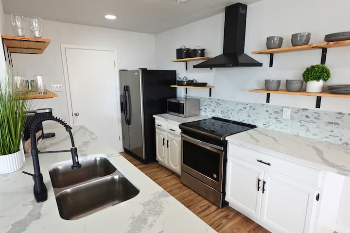 Home For Working Professionals - Mesquite, TX