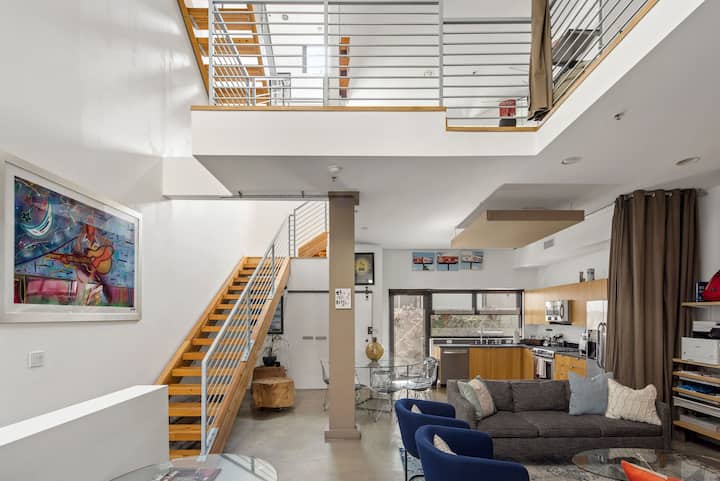 Luxurious 4-story Beach Loft W/ Rooftop Perch - Los Angeles, CA