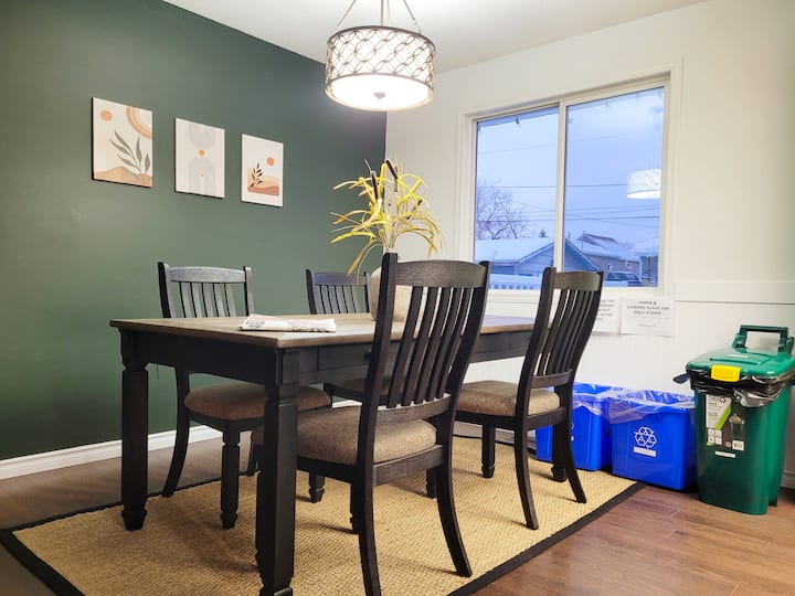 Charming Private Bedroom #3 (Basement) - Moose Jaw