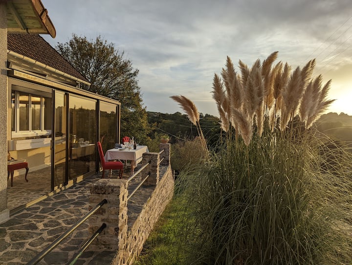 Uniek Uitzicht. In Dorp Met Bakker En Restaurant - Creuse