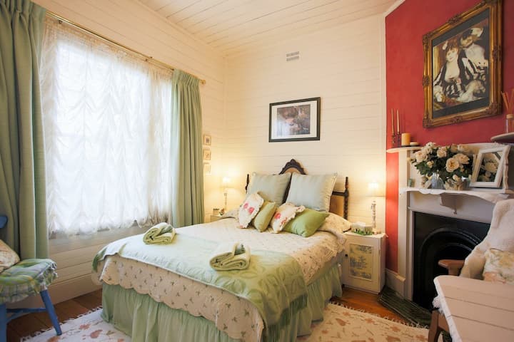 Hillgrove Cottage - Garden Room - Armidale