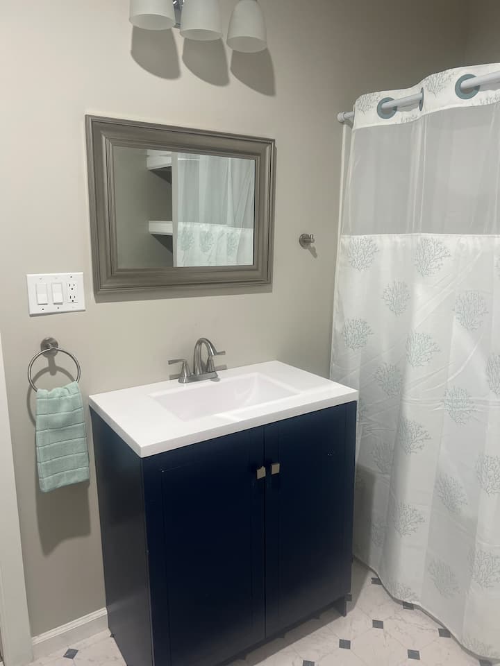 Newly Renovated| Washer&dryer|5g Wifi - Albany, NY