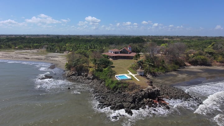 Luxurious Friends & Family Escape |Oceanfront Pool - Panama