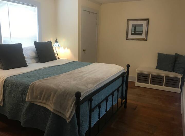 Spacious, Quiet And Easy Walk To Downtown. - Portland, ME