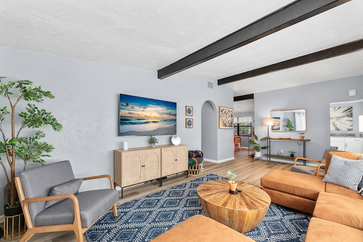 Updated Midcentury 4br Sleeps 10 - 6min To Stadium - Gainesville, FL