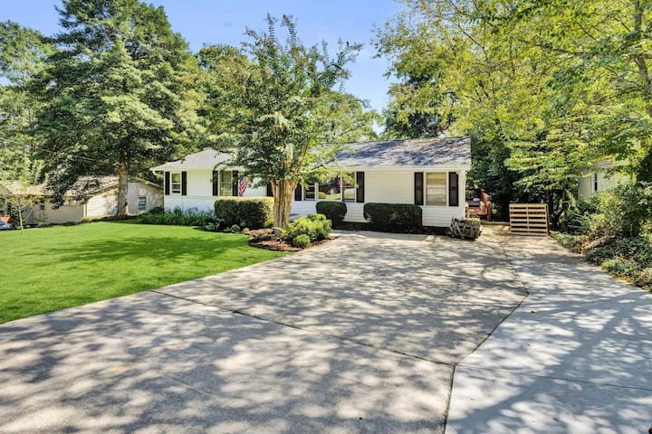 1/2 Acre, 2 Master Bedrooms & Office/bedroom - Greenville, SC