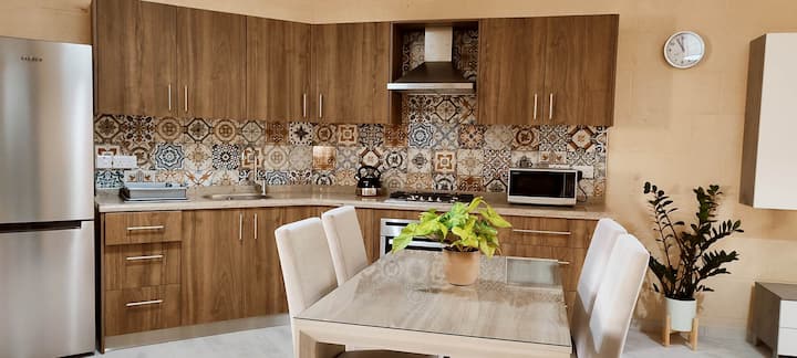 Escape To A Cozy 2-bdr Apt In Tranquil Għajnsielem - Malta