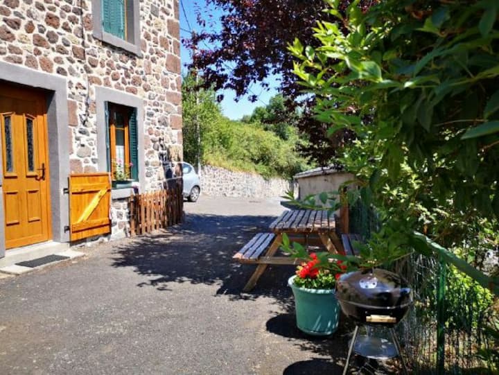 Maison Au Vert à La Campagne - Murol