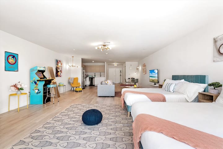 Art Deco Style Loft With A Pool Near Aventura Mall - Aventura, FL