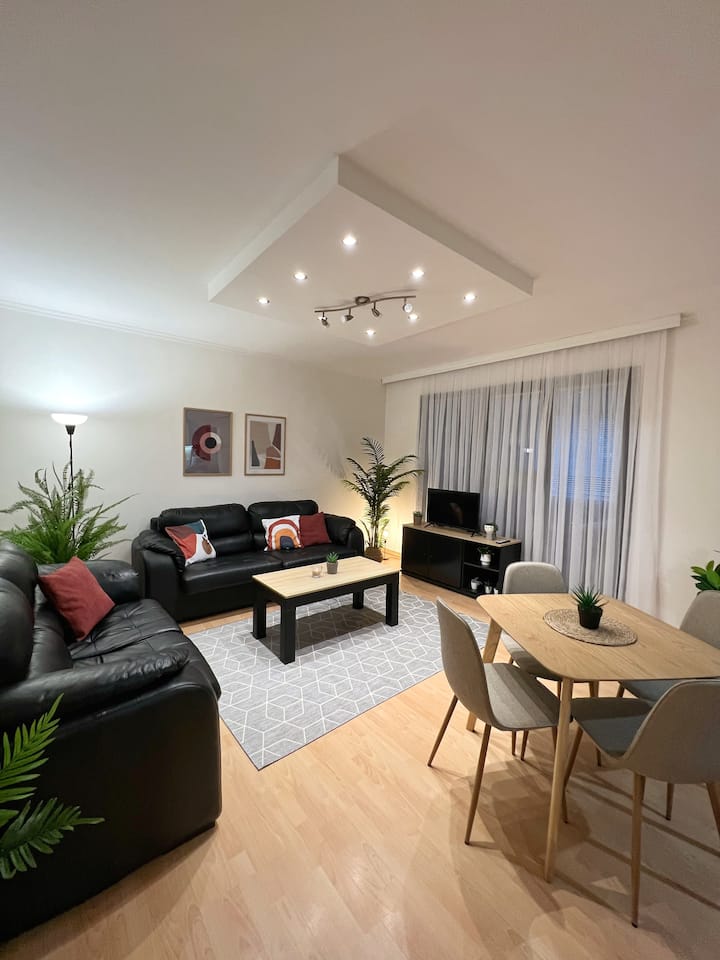 Charming 2 Bedroom Apartment - Szkopje