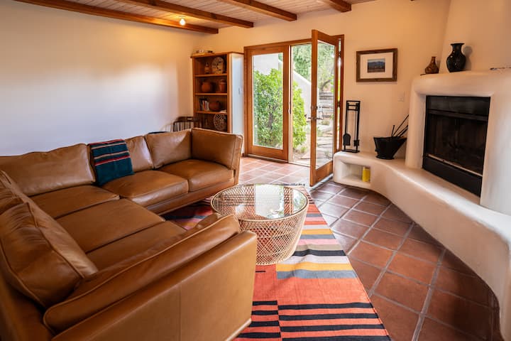 Santa Fe Charmer 4 Bedrooms 2 Miles From Square - Santa Fe, NM