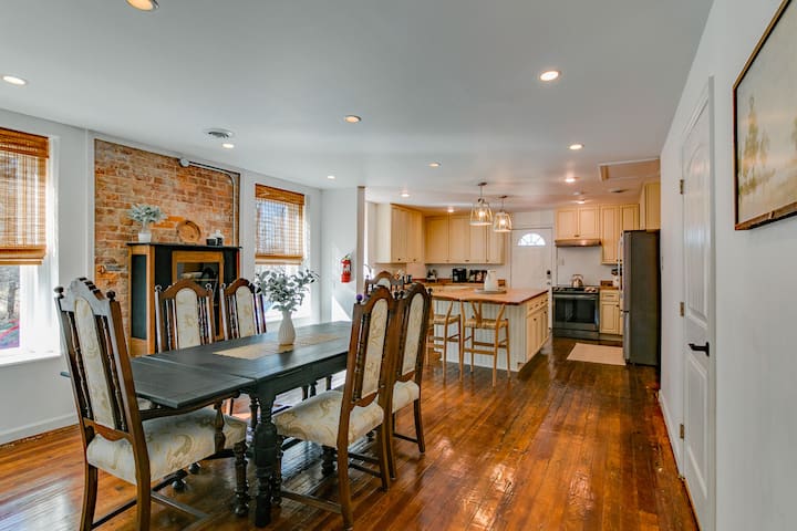 Stay At Our Firehouse In Downtown Clarksville! - Clarksville, TN