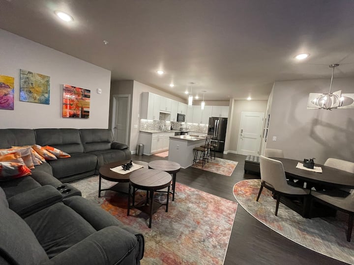 Luxurious Artistic Modern 2bed2bath Condo - Sheboygan, WI