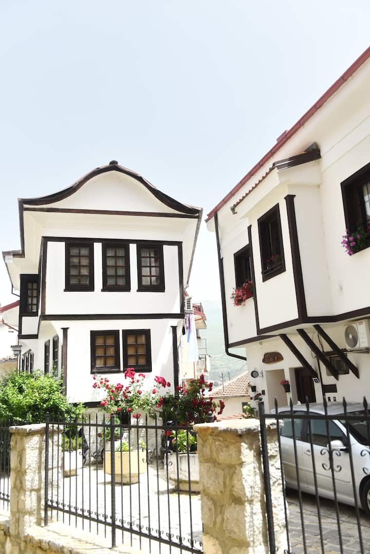 Eke-irin Apartment With Lake View - Ohrid