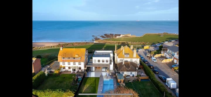 Beautiful Large Beach Front Home At Botany Bay - Margate