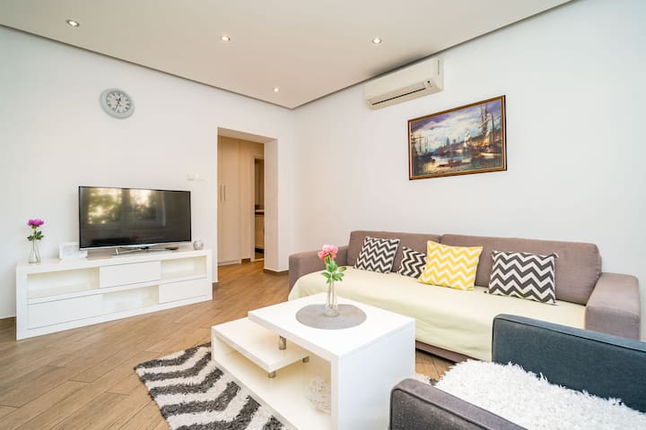 Spacious Two Bedroom Apartment - Dubrovnik