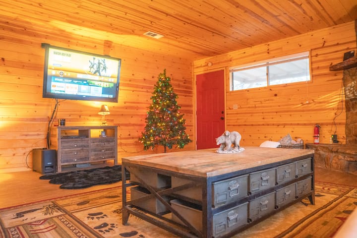 Cozy Cabin Near Ski Resort - Big Bear Lake, CA