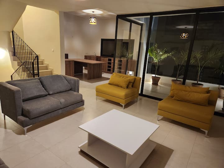Modern And Centrally Located Room And Living Room - Dakar