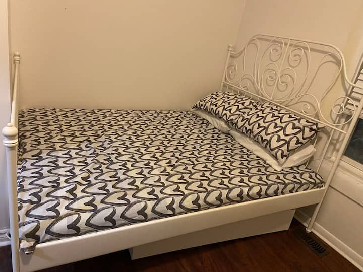 Budget Triple Room With En Suite Bathroom 36a - Toronto, ON