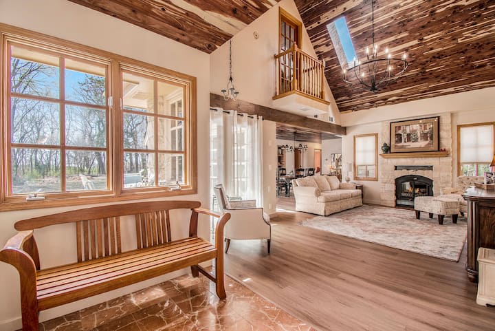 Rainwood Cottage In The Trees Near The Lake. - Omaha, NE