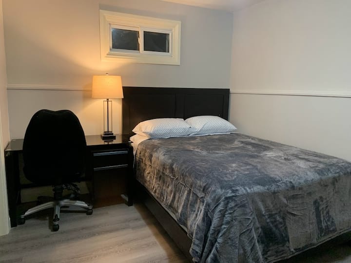 Charming Private Room Near University Of Waterloo - Kitchener