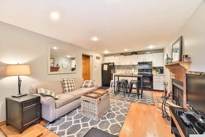 Cozy Slopeside Condo @ Hunter Mountain - Hunter, NY