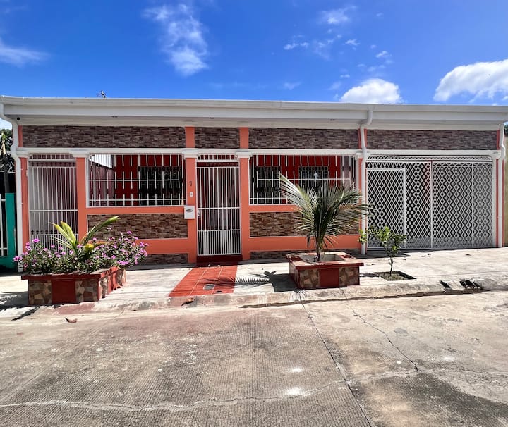 Cozy Home For Your Vacation Residential Gated - マナグア