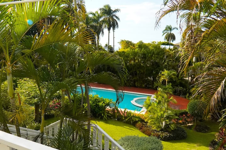 Newly Remodeled Unit Situated In Gated Complex. - Jamaica
