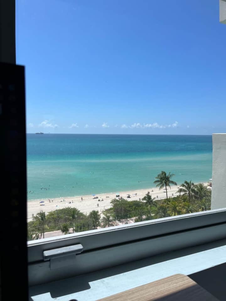 Stunning Oceanfront Beach Condo - Miami Beach