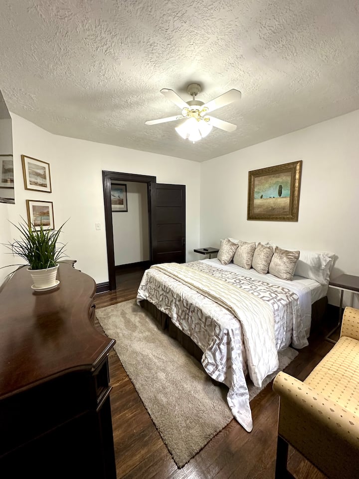 Gorgeous London Flat - Dayton, OH