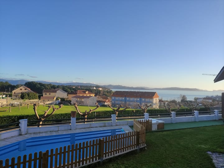 Chalet Jardín Piscina Compartida. Playa A 100m - Galicia