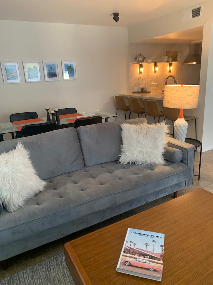 Updated Mid-century Escape - Cathedral City, CA