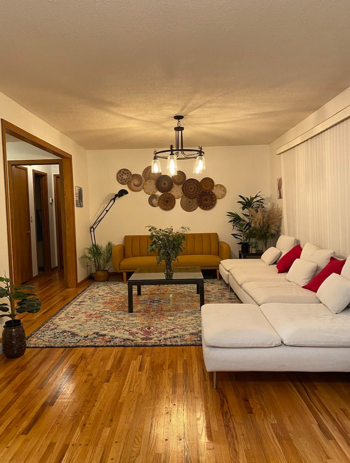 Sunlit Haven: Prime Location! - Bloomington, MN