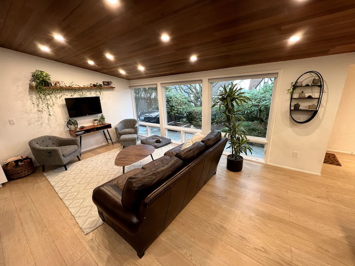 Remodeled Mid-century Modern Comfort - Berkeley, CA