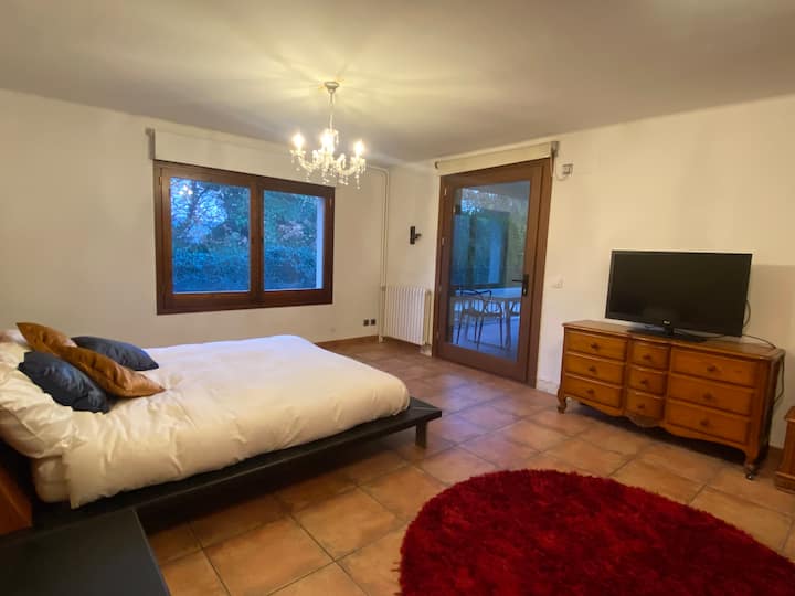 Habitación En Villa De Alt Standing Zona Alta - Salt