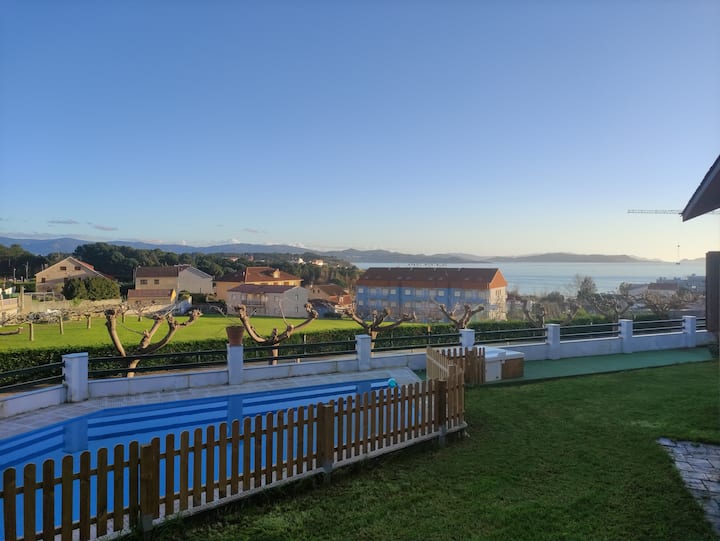 Chalet Piscina Compartida Jardín. Playa 100m - Sanxenxo